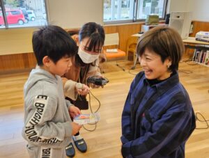 yumicaさんミニライブ及び寄付金贈呈 – 仁風学園